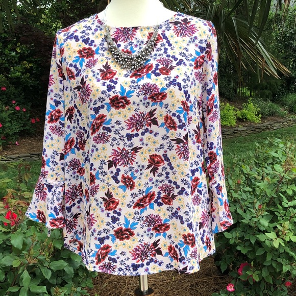 Violet & Claire | Tops | Violet And Claire Floral Top With Belle ...